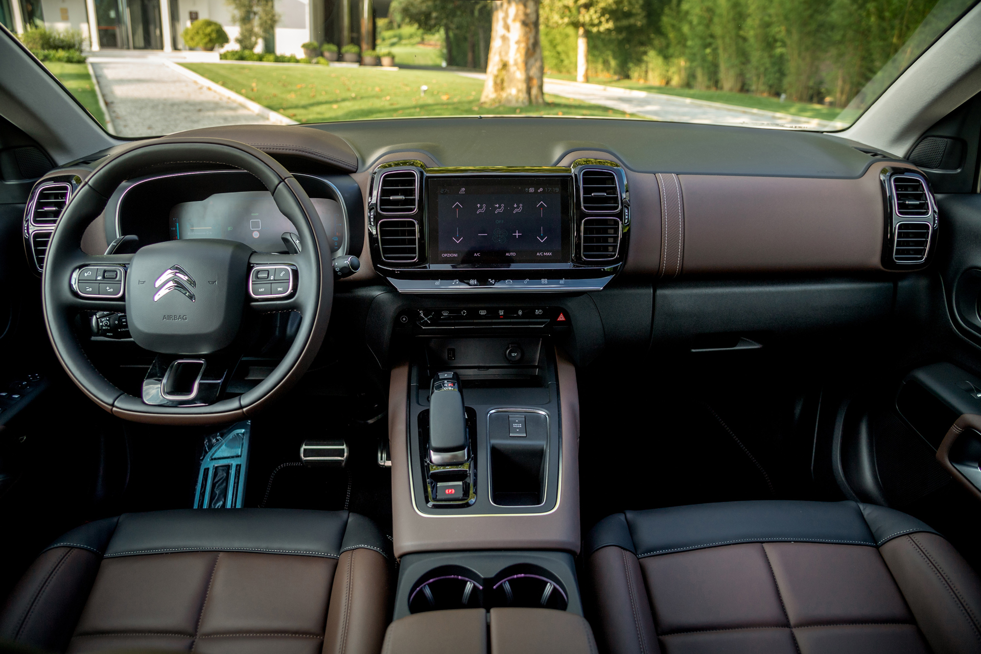 C5 Aircross è la prima ibrida plug-in Citroën. Confortevole, ecologica ...