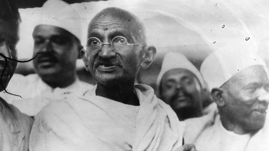 Chi era Mahatma Gandhi, la forza della non violenza | LifeGate