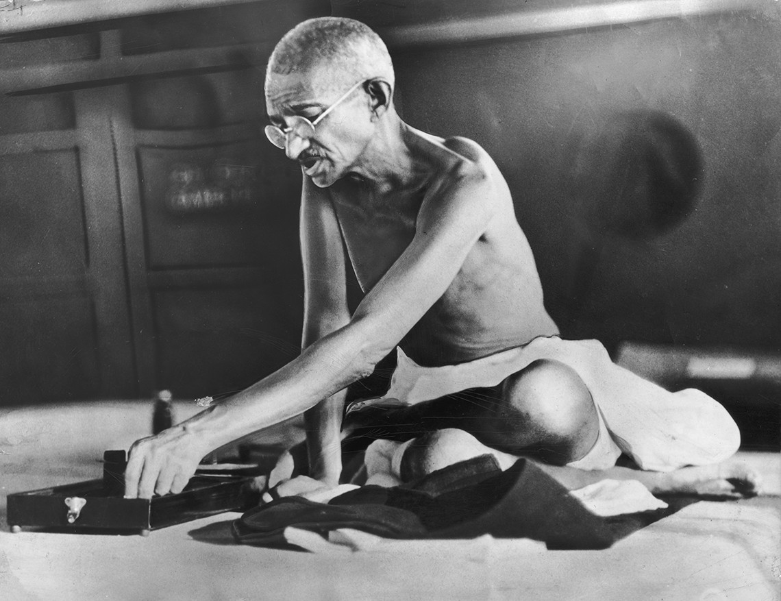 Chi era Mahatma Gandhi, il profeta della non-violenza
